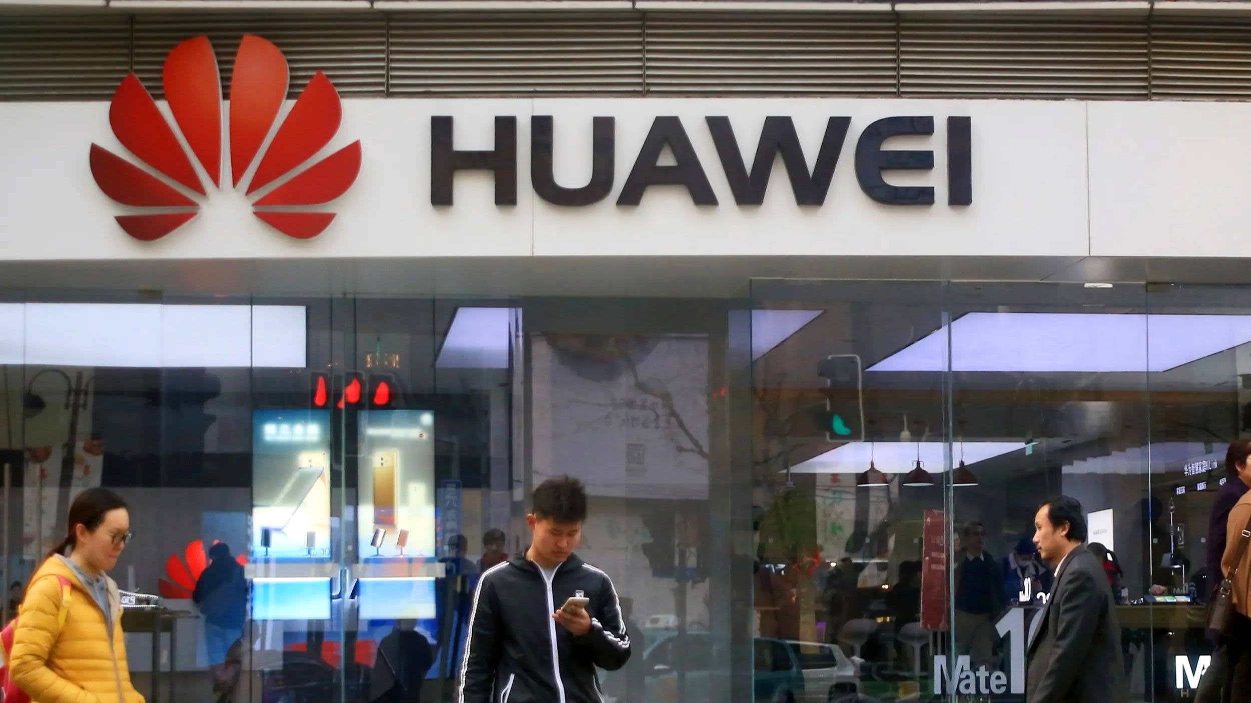 Breaking News: Huawei loses access to Android and Google, effective ...