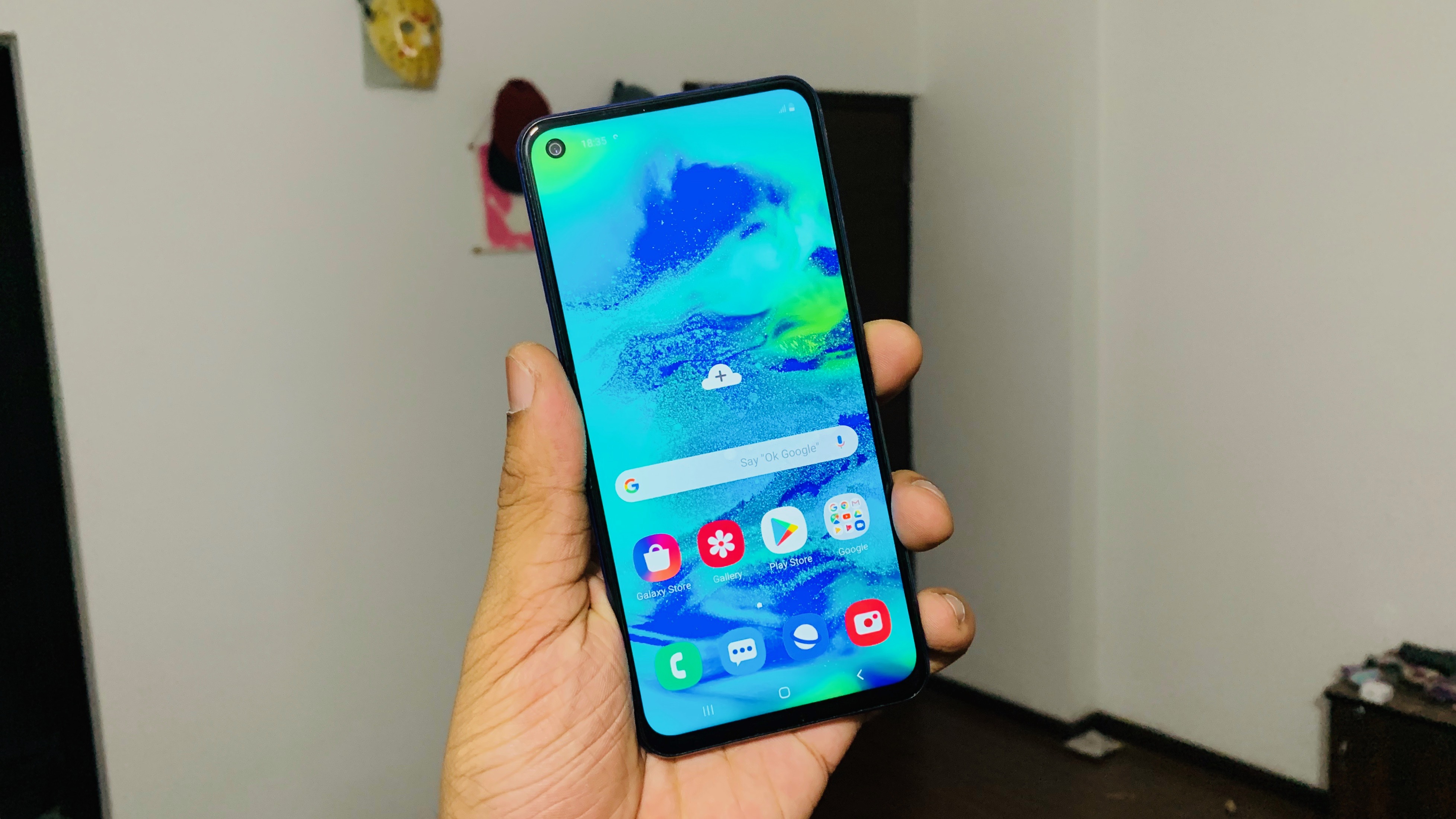 Samsung launches Galaxy M40 with punch-hole display and triple rear cameras
