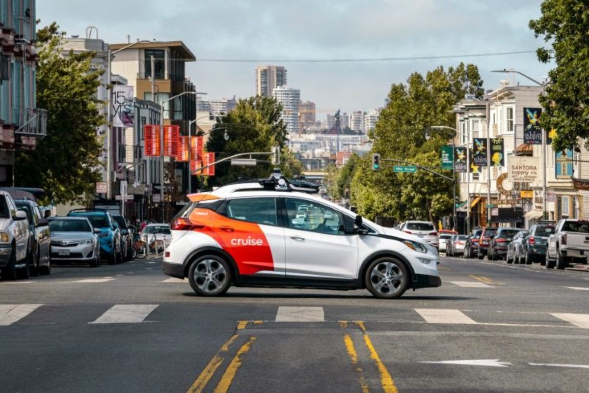 Microsoft teams up with General Motors for self-driving cars