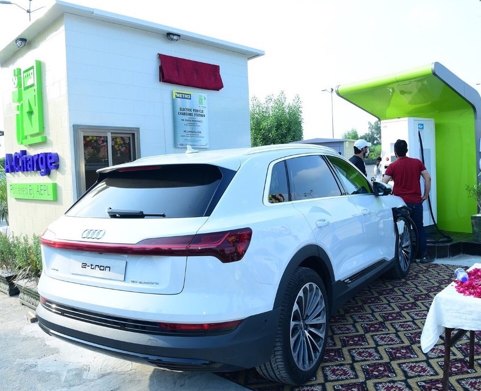 Metro installs the first ever electric vehicle charging station