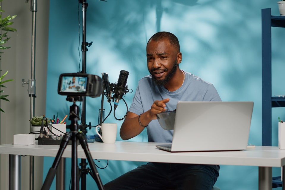 10 Best Instagram Tech Accounts To Follow For Gadget Hacks, Updates and ...