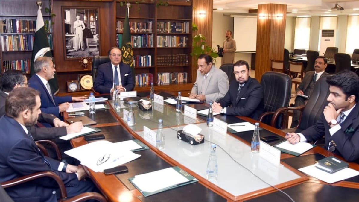 Export-Led Growth in Pakistan Vital for Economic Stability: FM