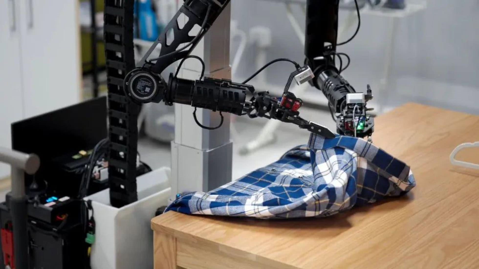 ByteDance Unveils AI Robot That Folds Laundry and Clears Tables