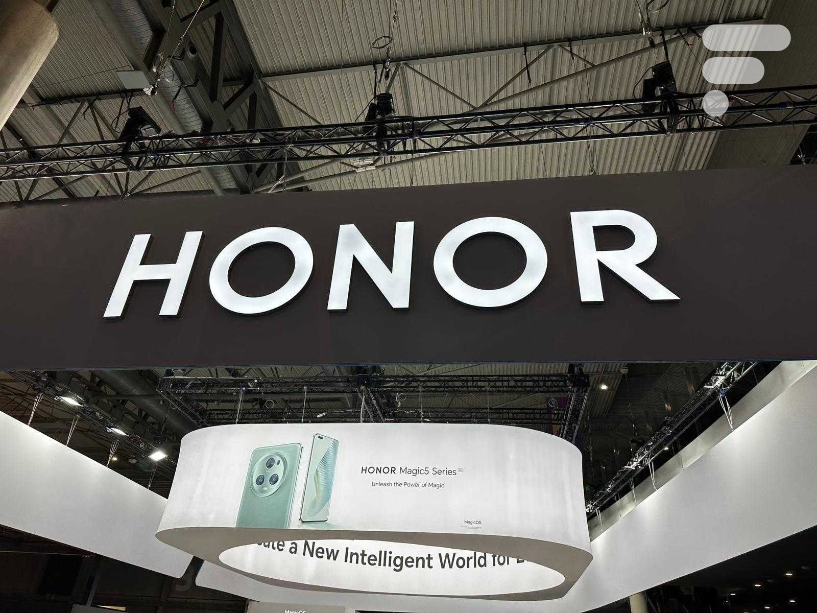 Honor Plans to Equip Future Flagships with 7,000mAh Batteries