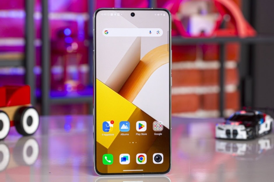 iQOO 15: Leaks Reveal Triple 50MP Cameras, and a Game-Changing Q3 Chip