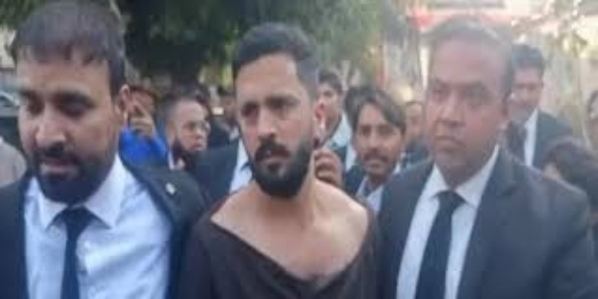 YouTuber Rajab Butt Assaulted by Lawyers During Court Hearing