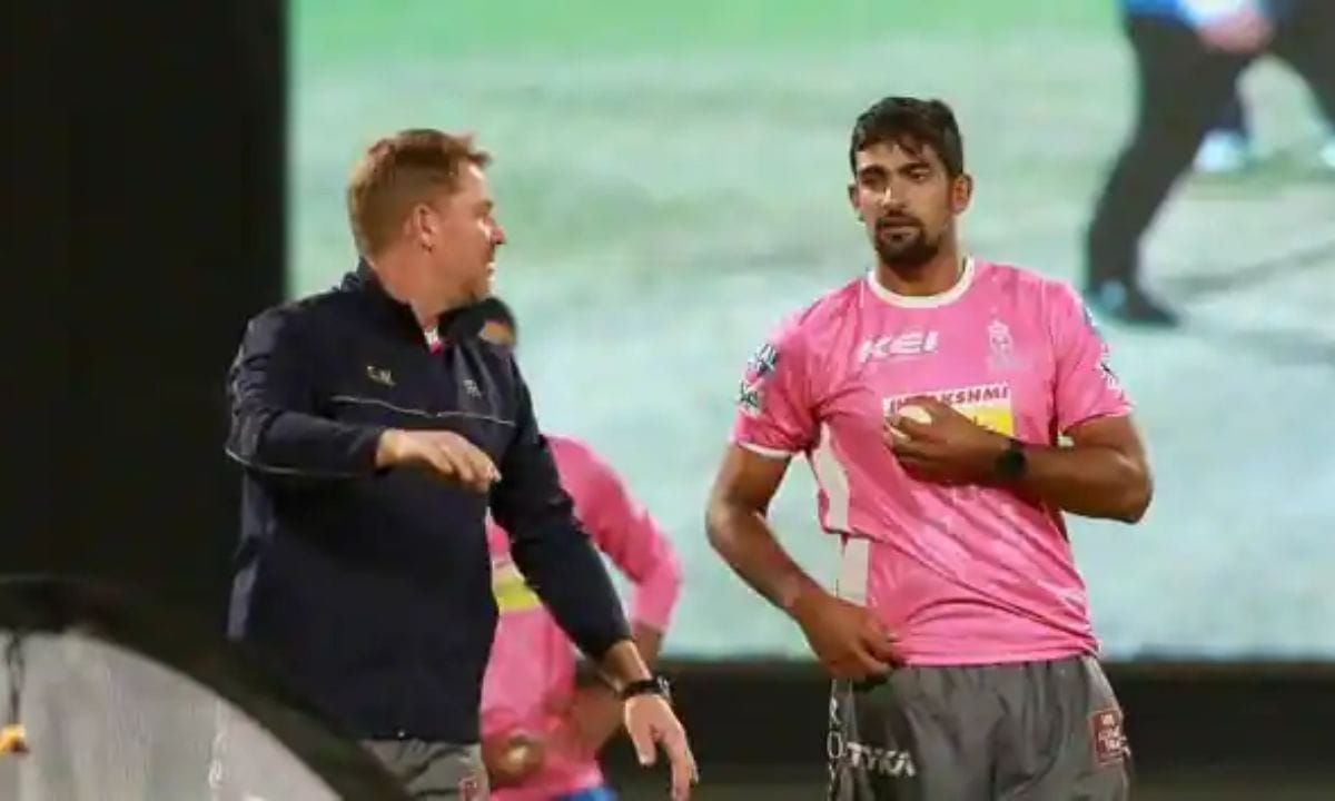 New Zealand Spinner Explains Why He Still Texts Shane Warne