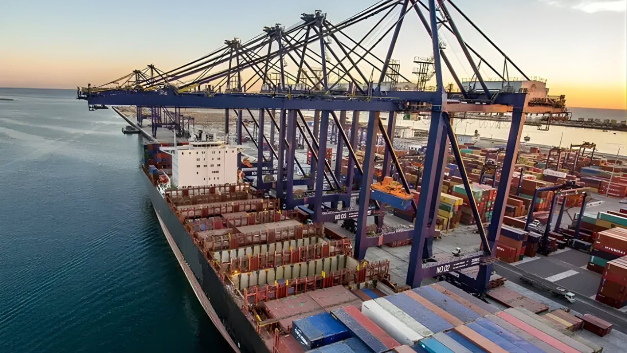 Pakistan-Bound Container Vessel MV SELEN Arrives at Karachi Port