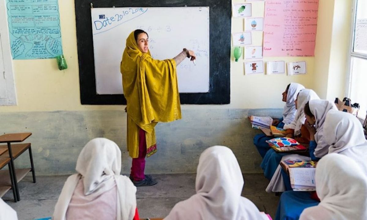 Sindh Offers Golden Handshake to Senior Teachers